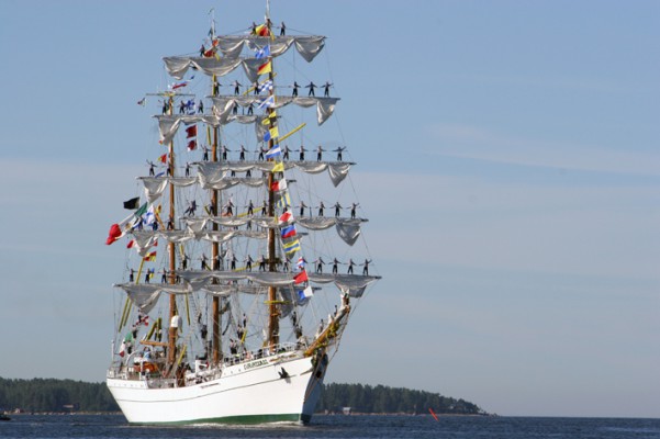 Stockholm får besök av världens största segelfartyg