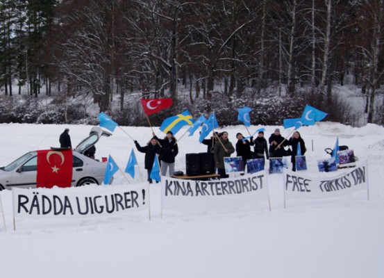 Uigurer i Sverige protesterade mot dödsdomar