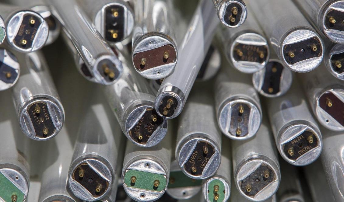 Trodde de fått lysrörsarmatur men paketet innehöll vapendelar