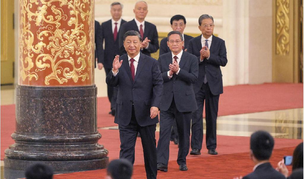 Xi Jinping säkrar ny femårsperiod som Kinas högste ledare