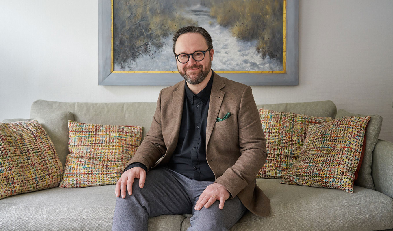 Han uppmanar människor att förstå sina mörka sidor bättre