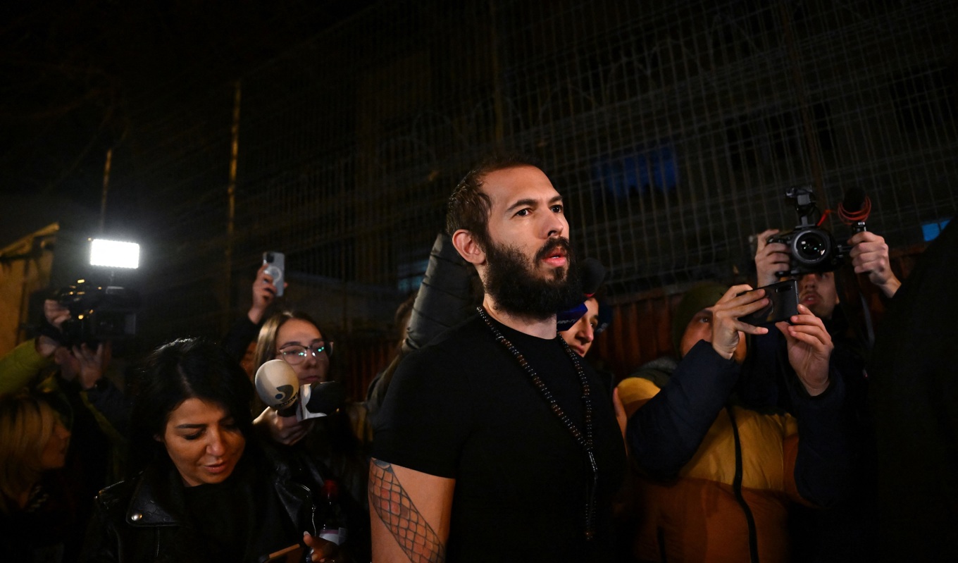 Andrew Tate släpps från häktet – sätts i husarrest