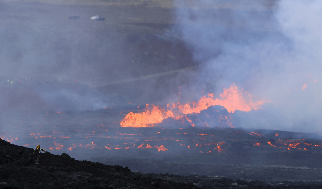 Vulkanutbrott cirka tre mil från Reykjavik