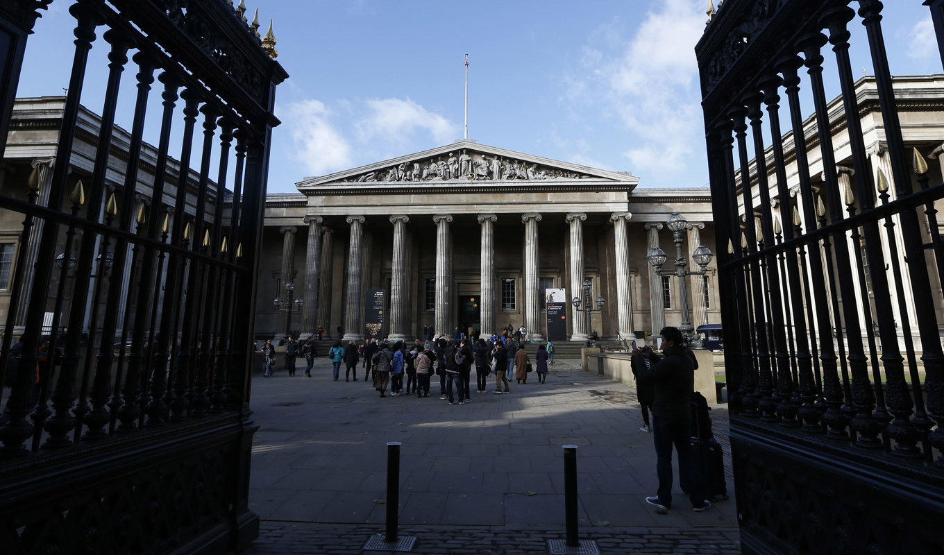 Museianställd avskedad efter saknade föremål