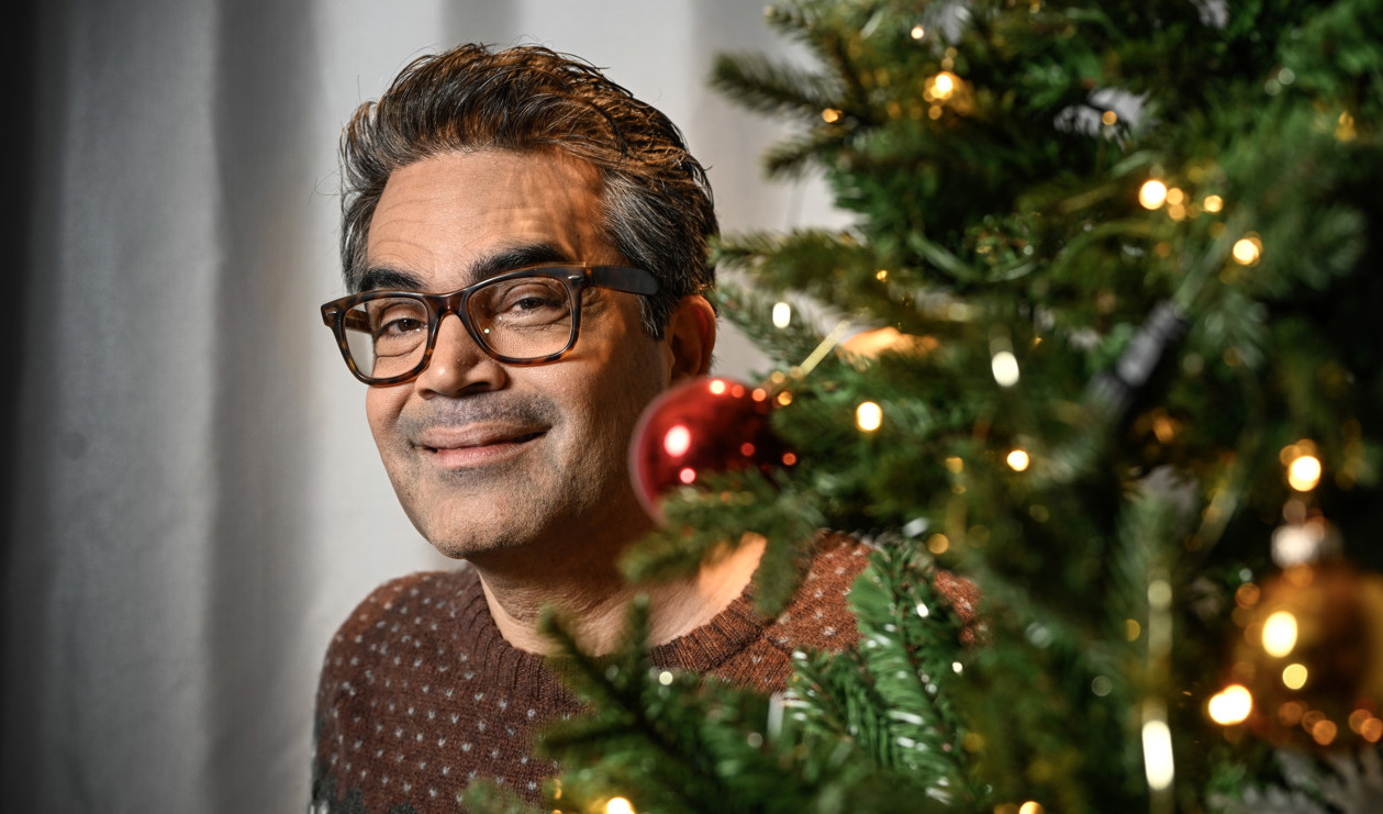 David Batra tände ljuset som julvärd