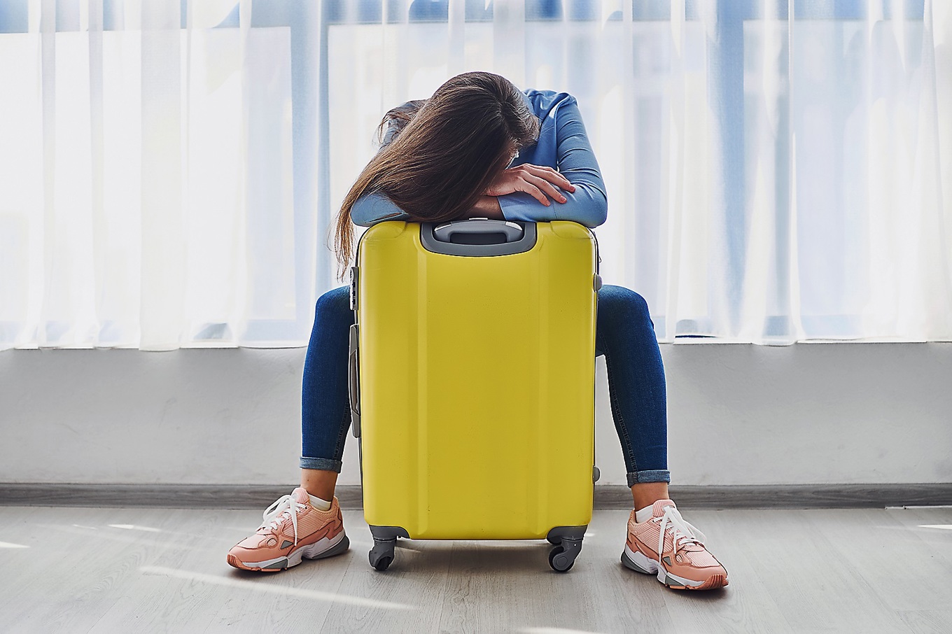 Varför blir så många sjuka under semesterns första dagar?