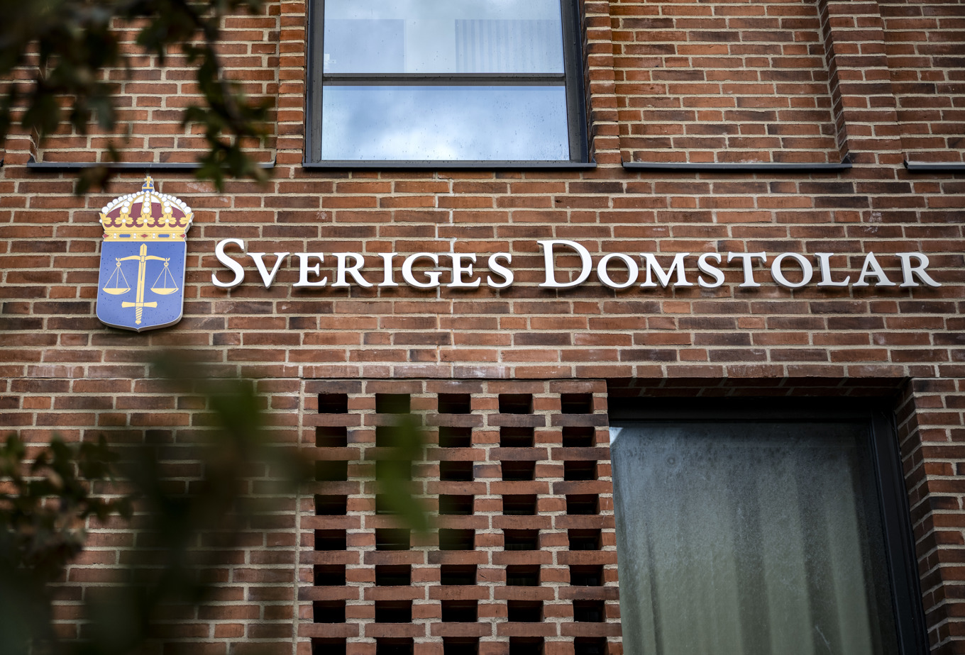 Två åtalas för mord i p-hus – barn nära träffas