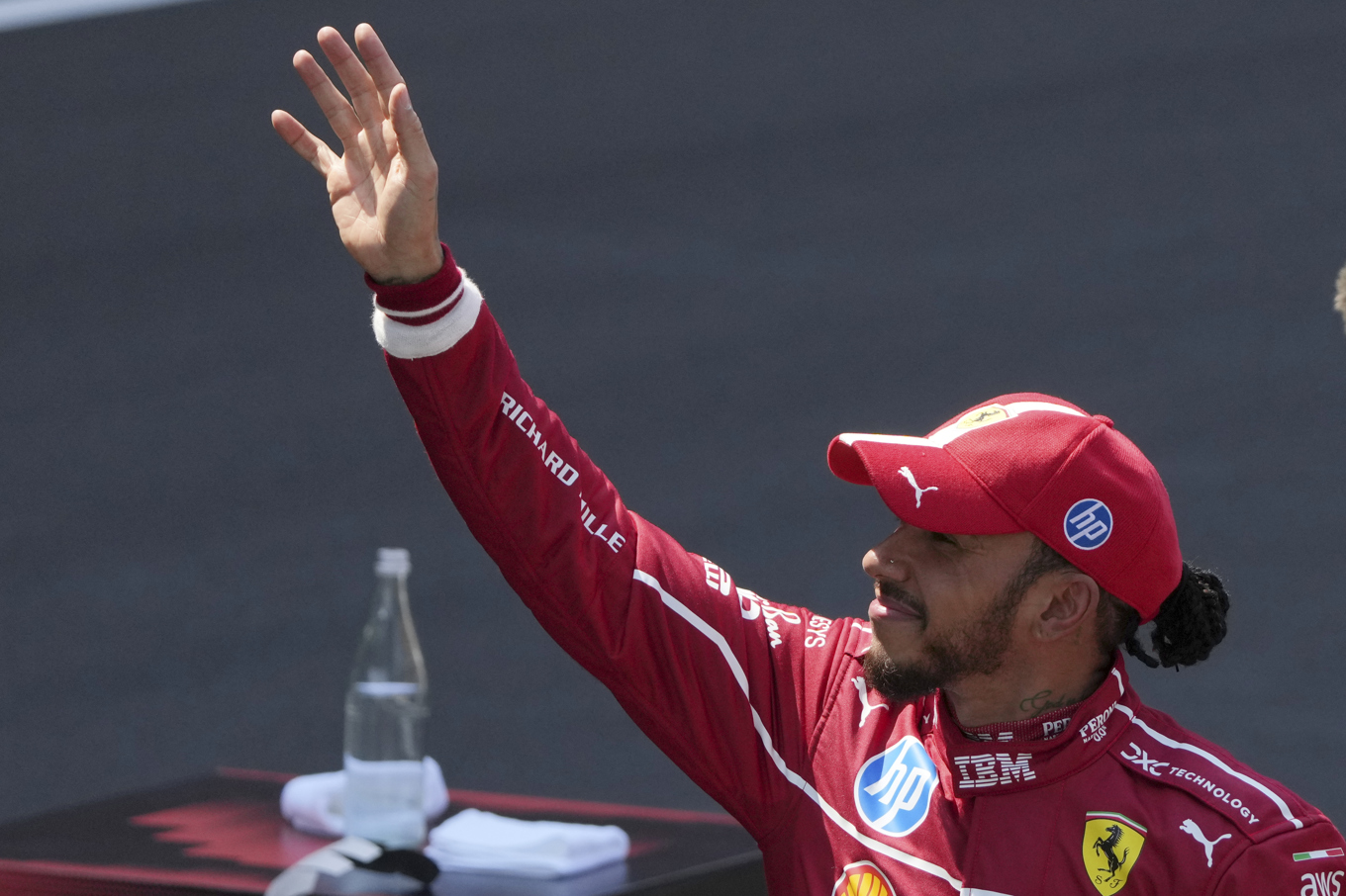 Lewis Hamilton tog första Ferrarisegern
