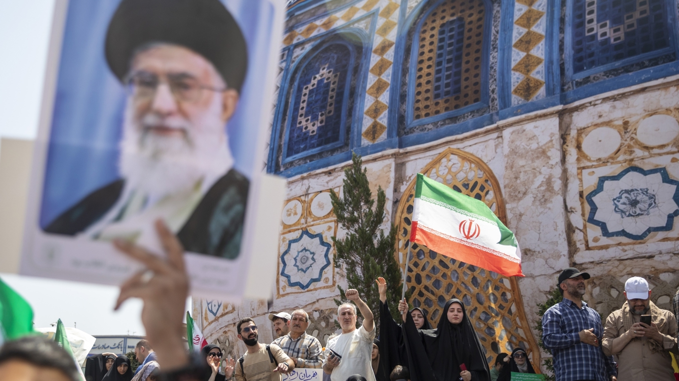 Nima Rostami: Antingen kapitulerar regimen – eller så faller den