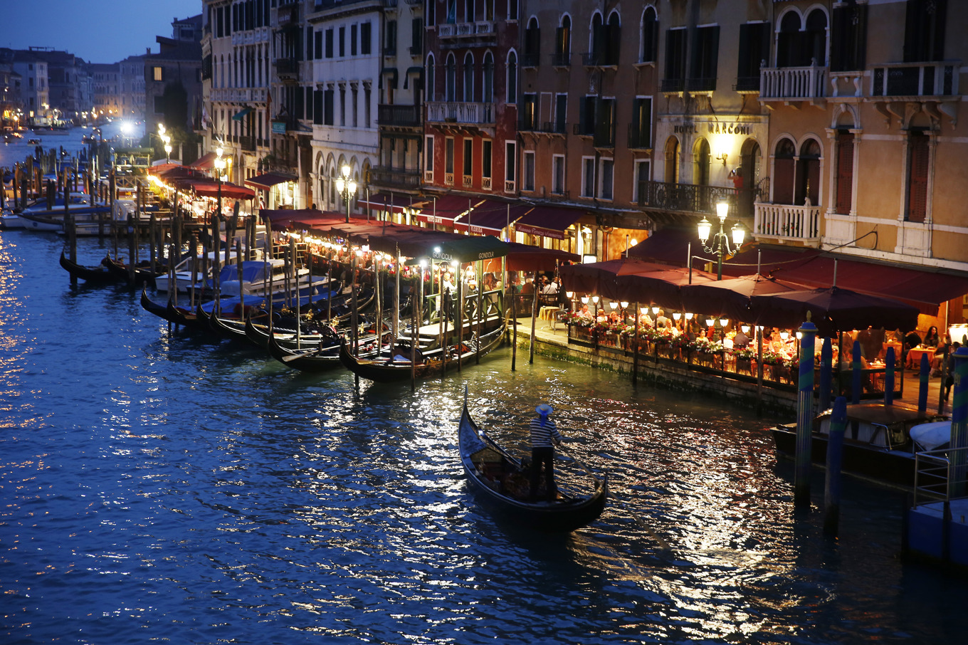 Expertens råd efter hotelläckan: Makulera passet