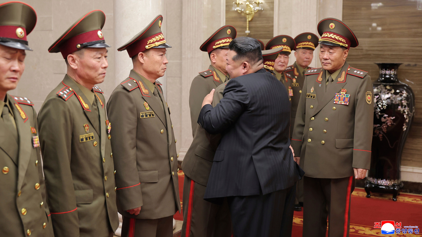 Kim Jong-Un hyllar soldater som stupat i Ukraina