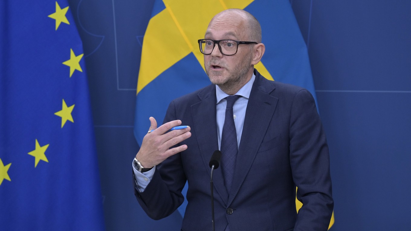 Regeringen: Över 77 000 arbetslösa utrikes födda saknar utbildning