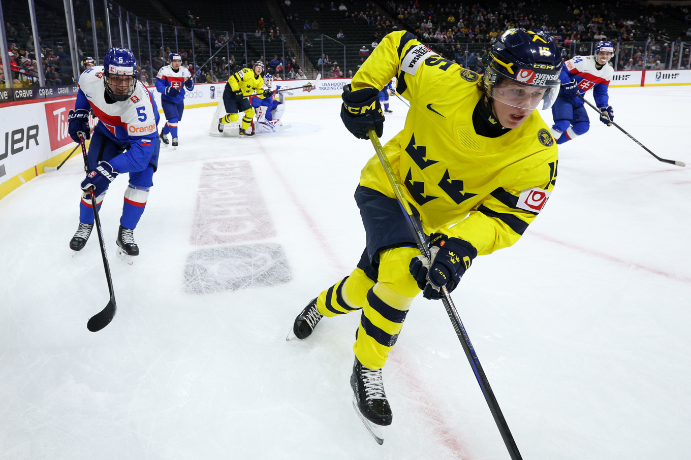 SVT:s satsning på JVM är hårresande – precis som valet av Dirawi i Mellon