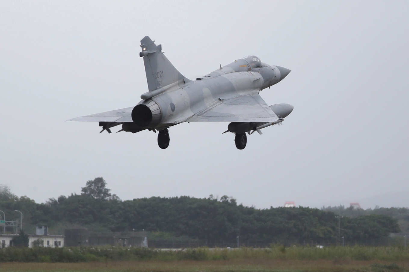 Kina avfyrar raketer runt Taiwan
