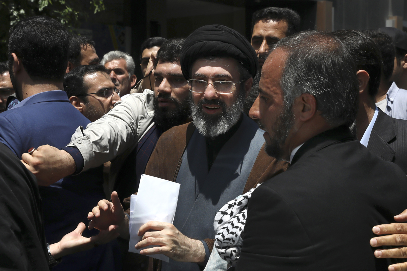 Uppgifter: Dödade Ali Khameneis son skadad