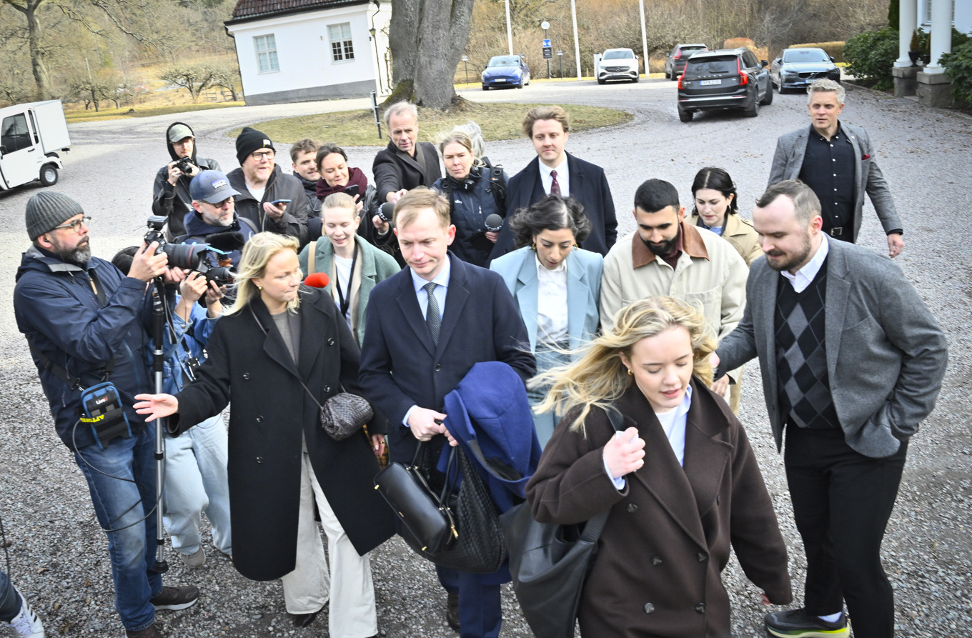 L-toppar rasar och lämnar: ”Kommer implodera”